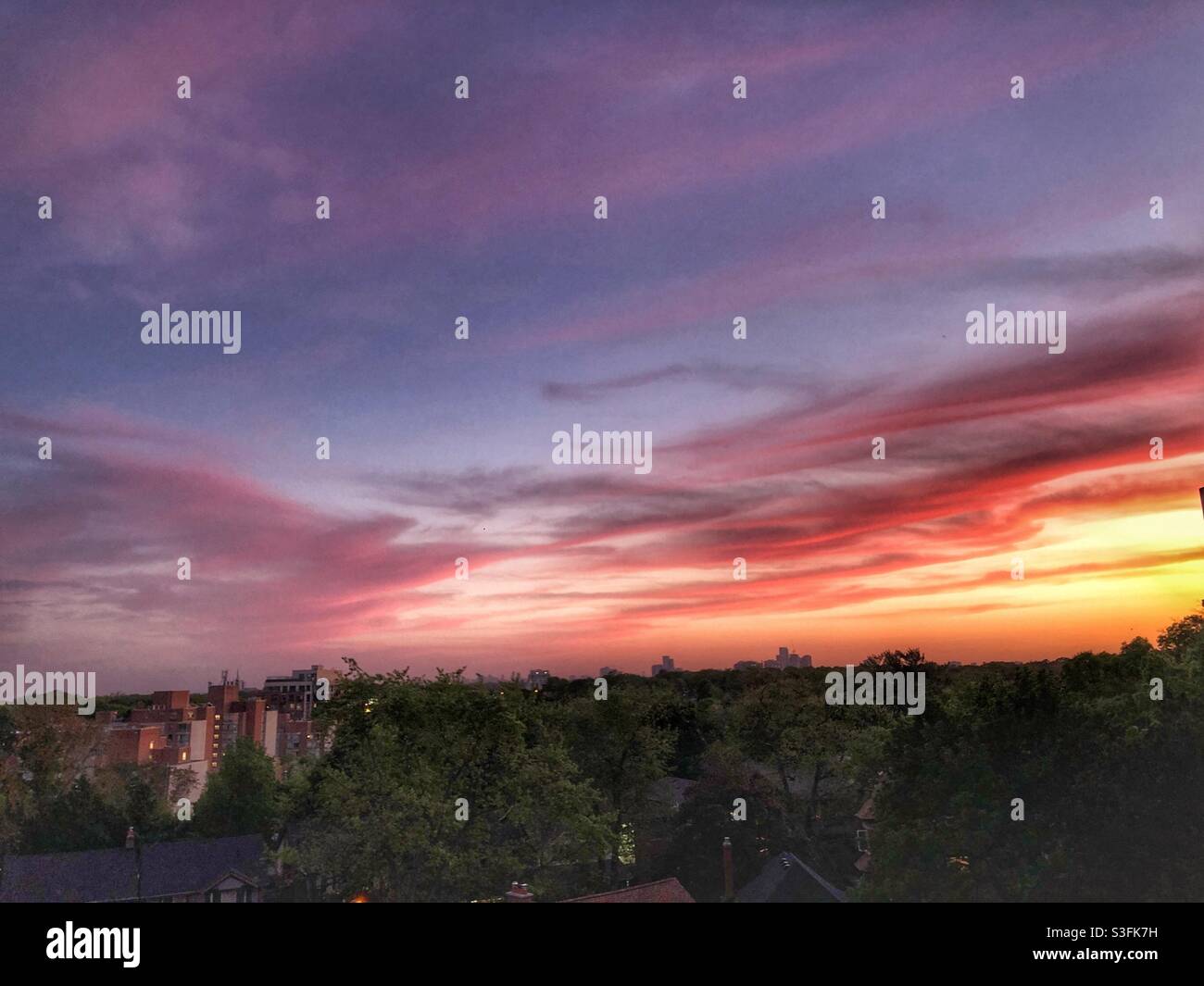 Beautiful romantic sunset illuminating the night sky Stock Photo - Alamy