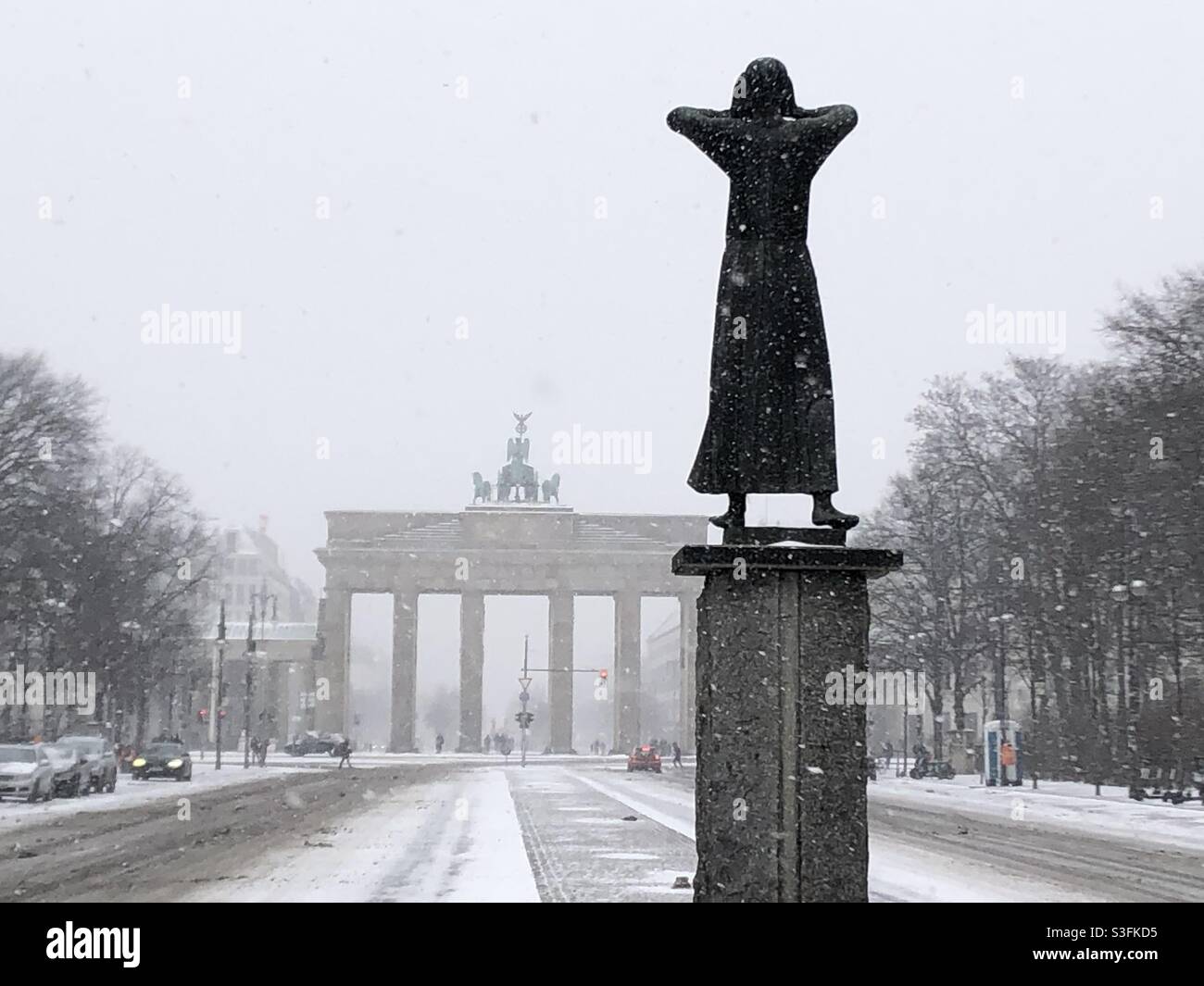 Brandenburger berlin winter hi-res stock photography and images - Alamy