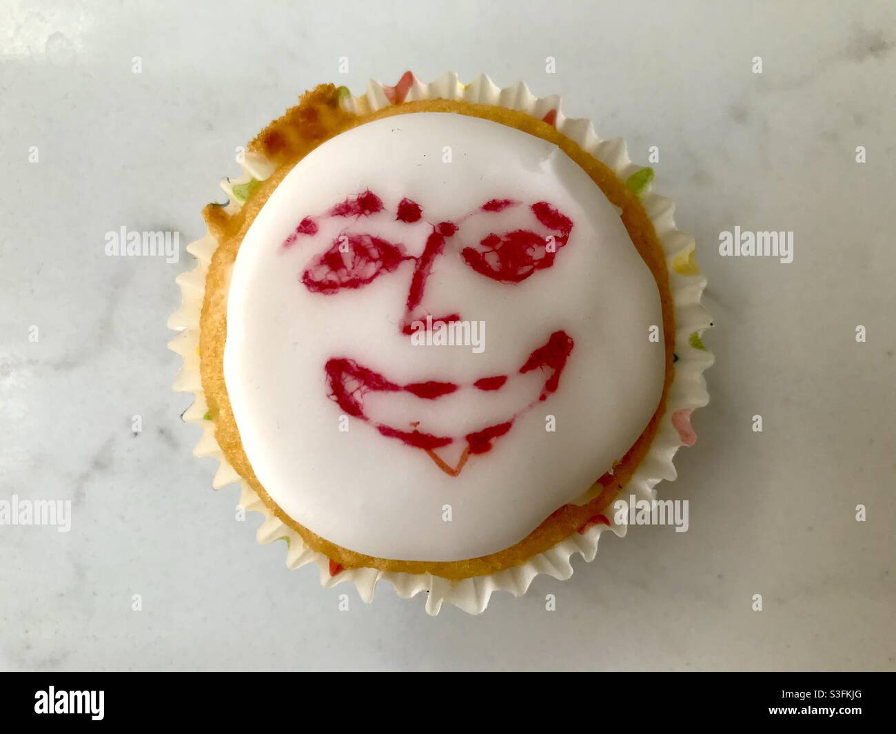 Cupcake with smiley face Stock Photo - Alamy