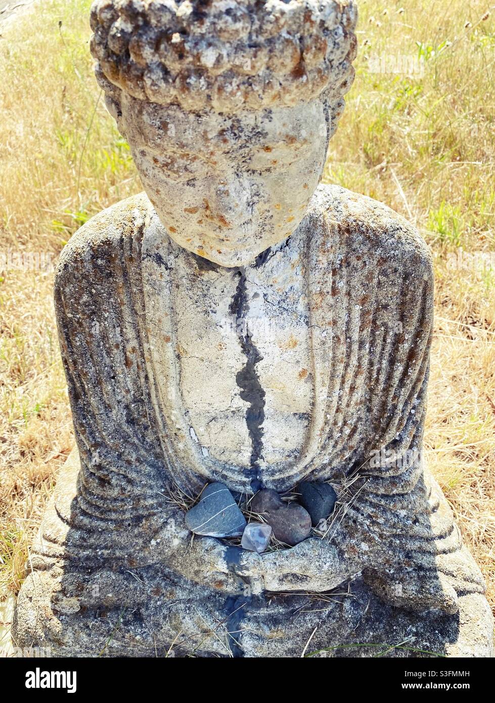 Middle statue hi-res stock photography and images - Alamy