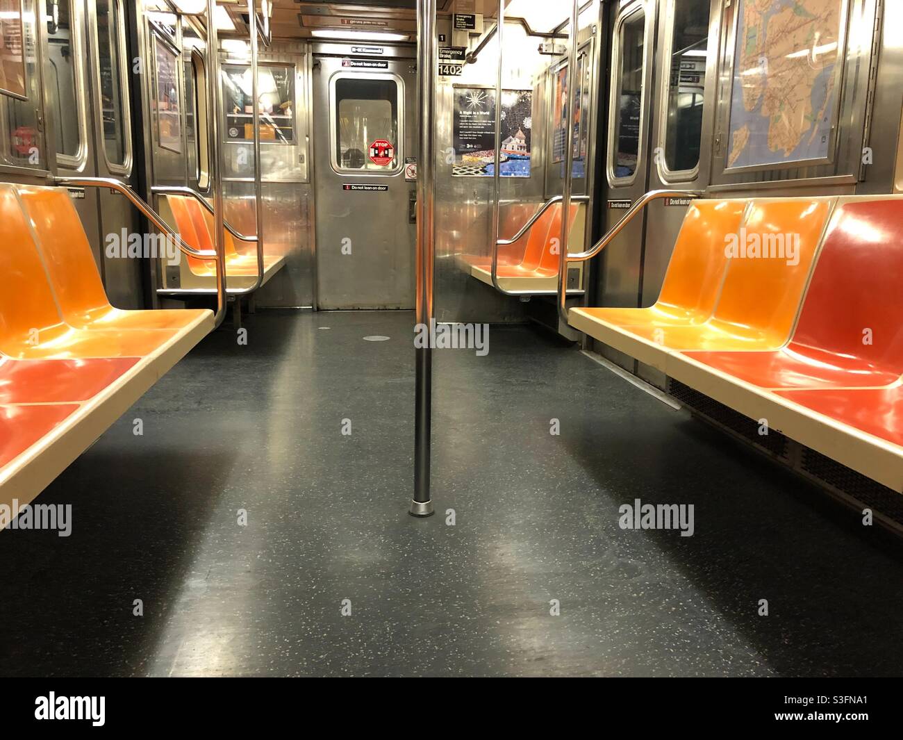 Empty subways hi-res stock photography and images - Alamy