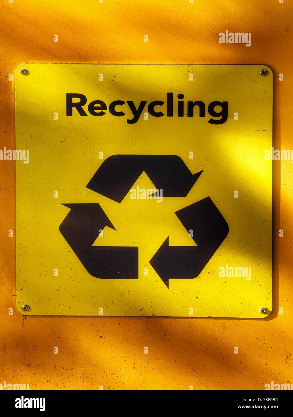 Yellow recycling symbol hi-res stock photography and images - Alamy