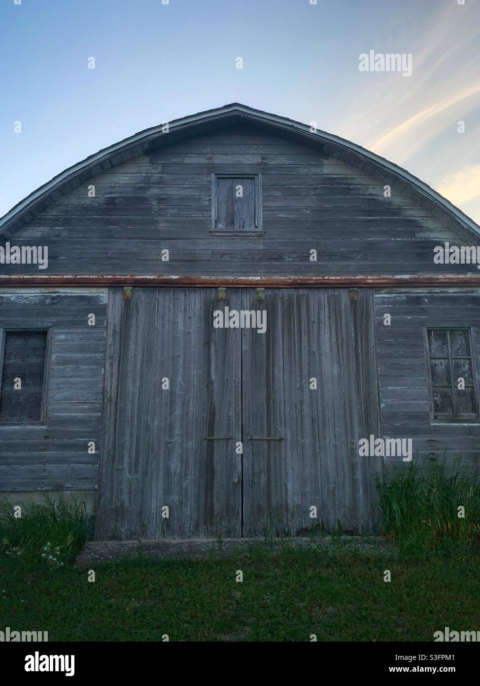 Old wood barn Stock Photo - Alamy