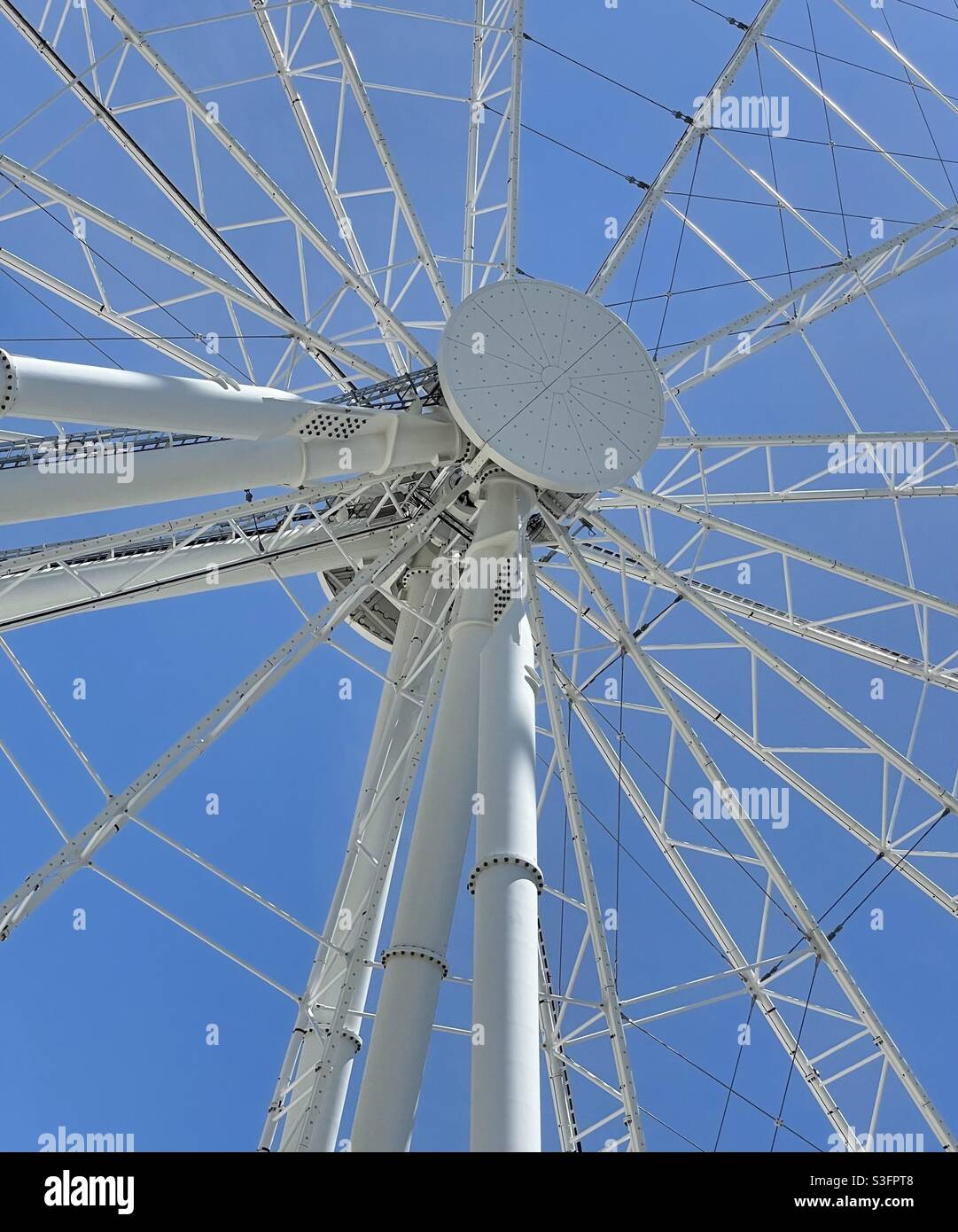 Center of an outdoor sky wheel with clear blue sky background Stock ...