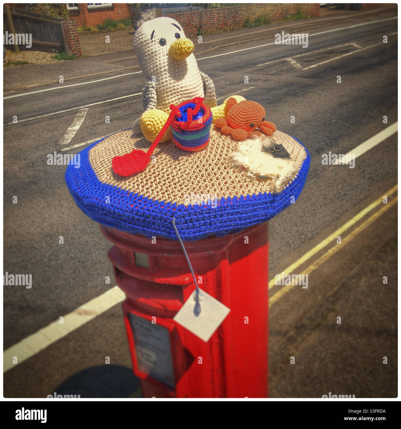 Knitted post box topper hi-res stock photography and images - Alamy