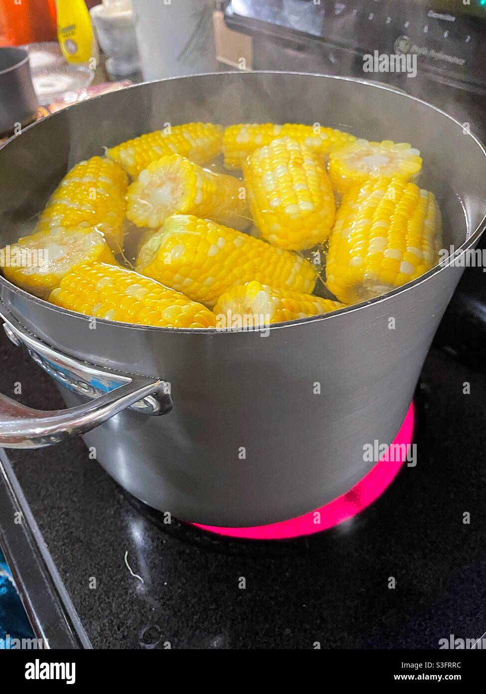 Cooking corn on cob electric hi-res stock photography and images - Alamy