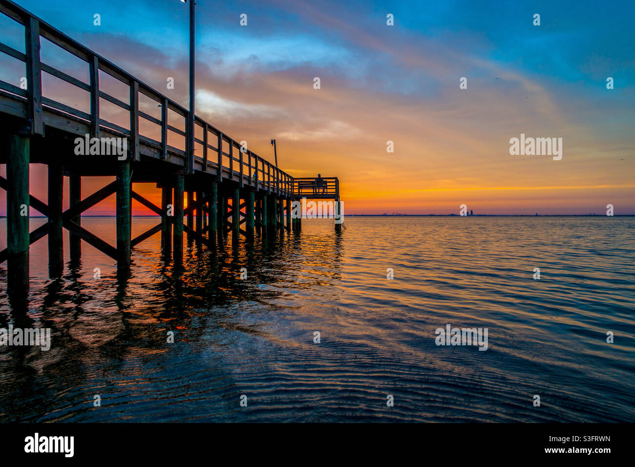 Mobile pier hi-res stock photography and images - Alamy