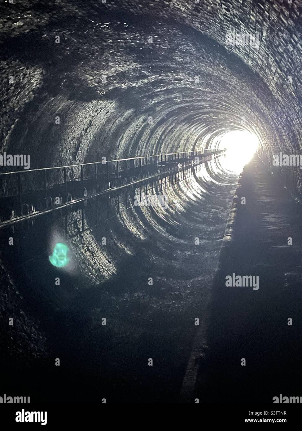 Optical illusion tunnel hi-res stock photography and images - Alamy