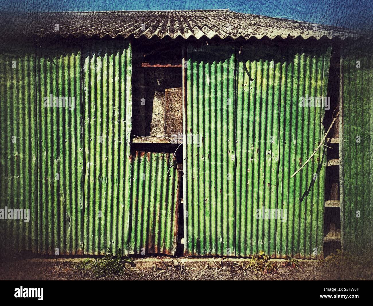 Green barn hi-res stock photography and images - Alamy