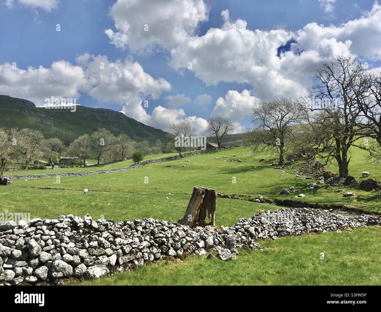 Malham wall hi-res stock photography and images - Alamy