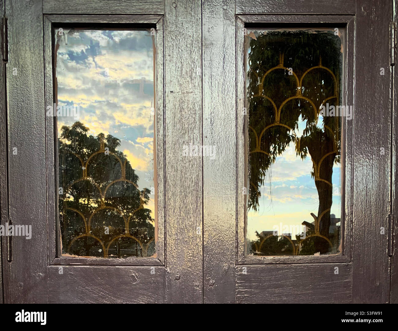 Reflections on window hi-res stock photography and images - Alamy