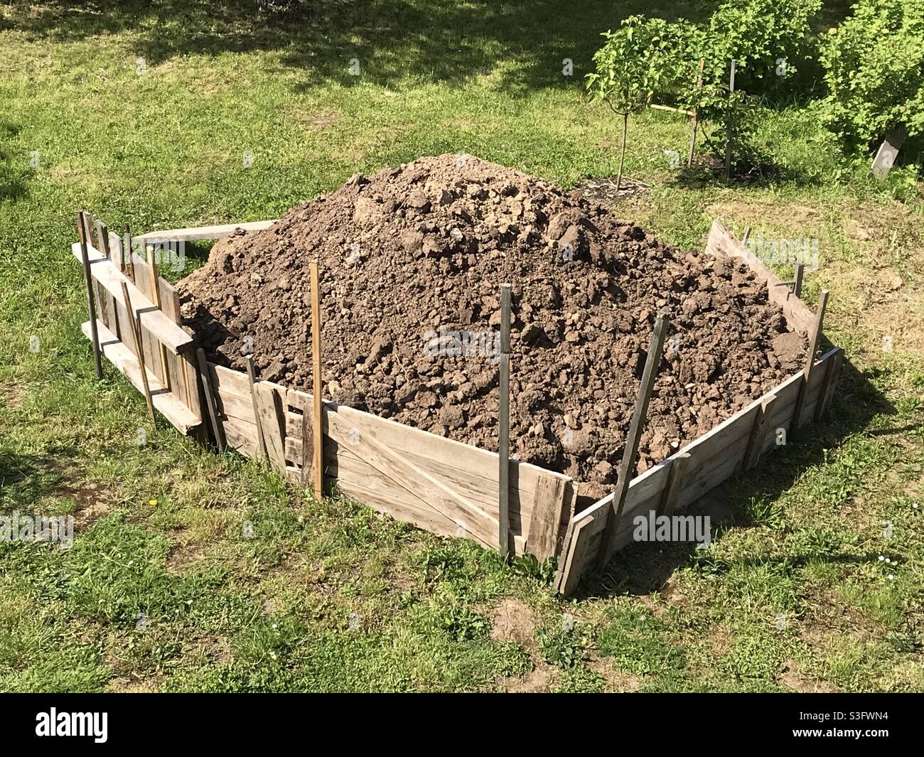 Garden soil barrier hi-res stock photography and images - Alamy