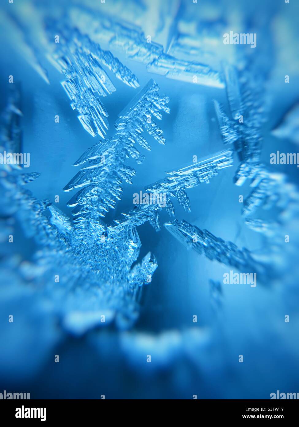 Blue ice crystals Stock Photo - Alamy