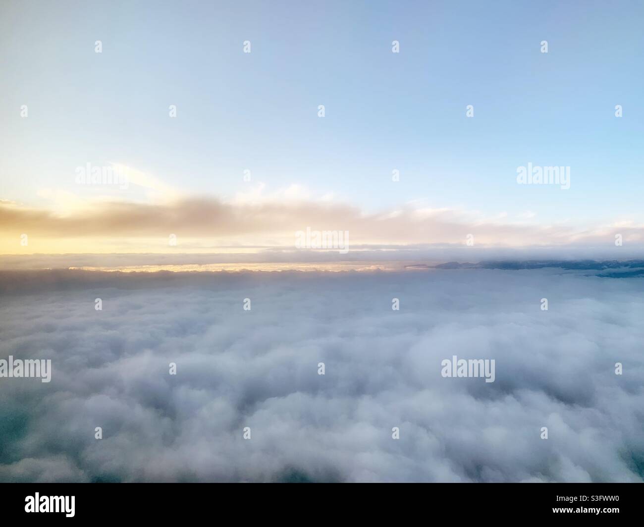 Soft sunset sky hi-res stock photography and images - Alamy