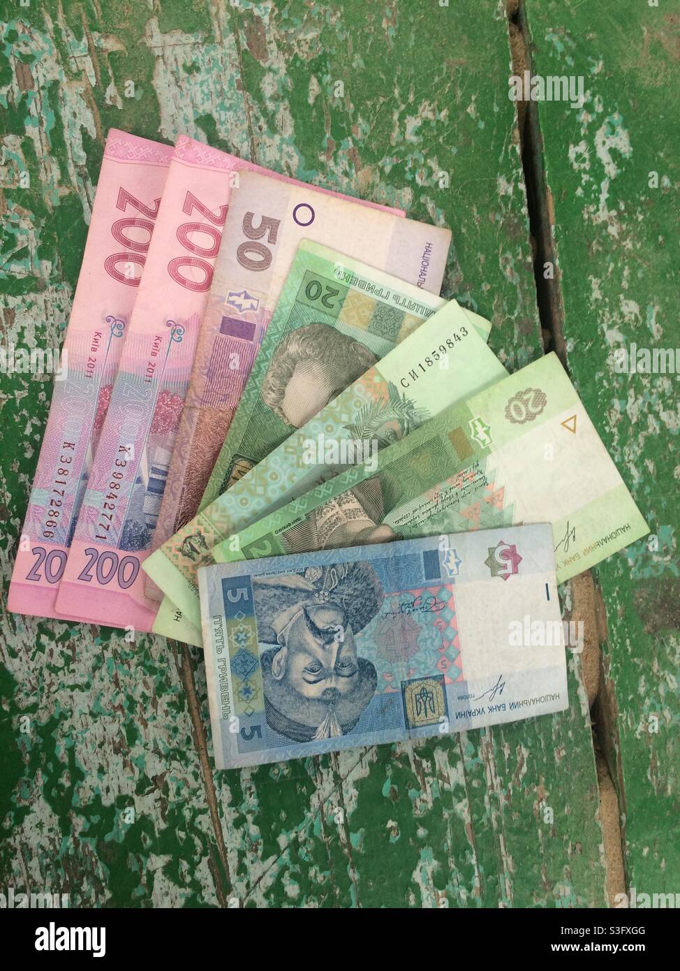 Green banknotes hi-res stock photography and images - Alamy