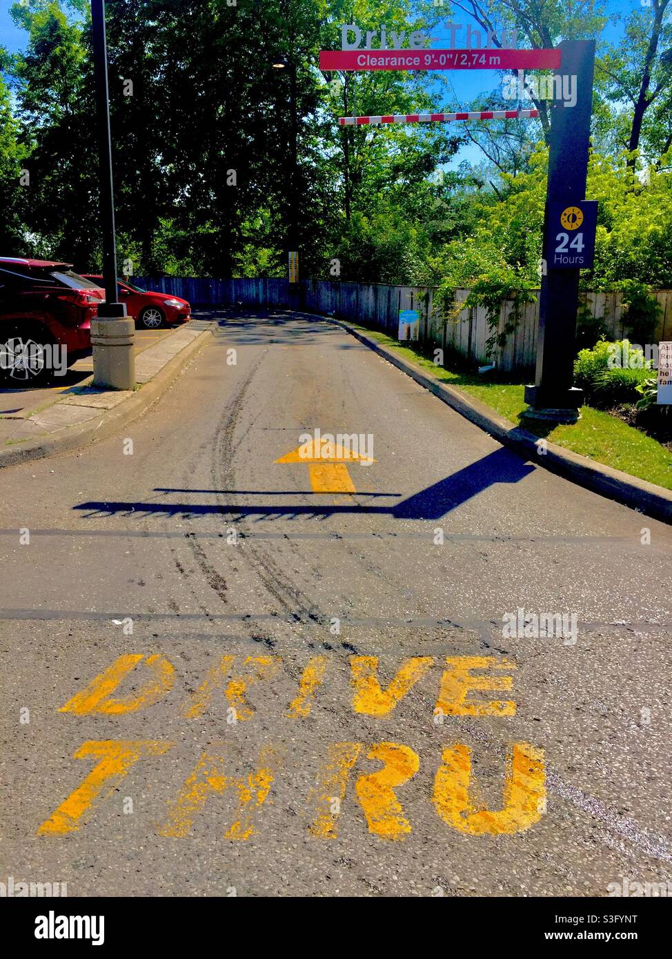 Fast food. 24 hour Drive Thru. A rare, no traffic moment in Ontario ...