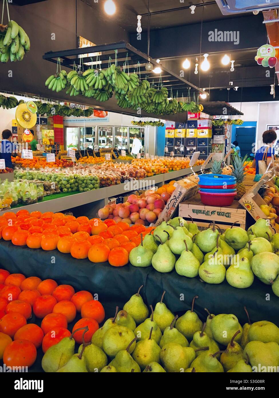 Fruit fruits market hi-res stock photography and images - Alamy