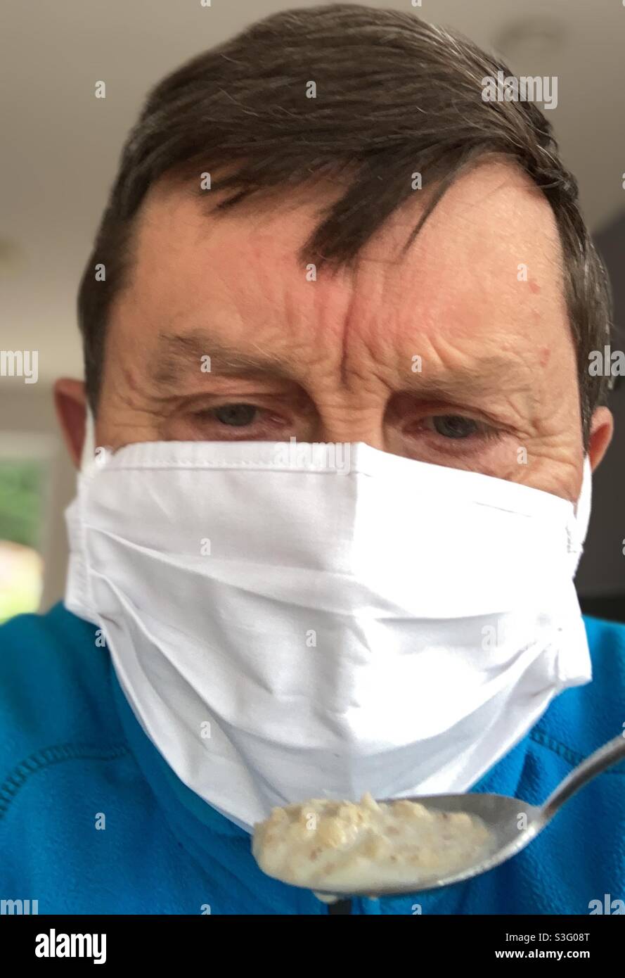 Food covering hi-res stock photography and images - Alamy