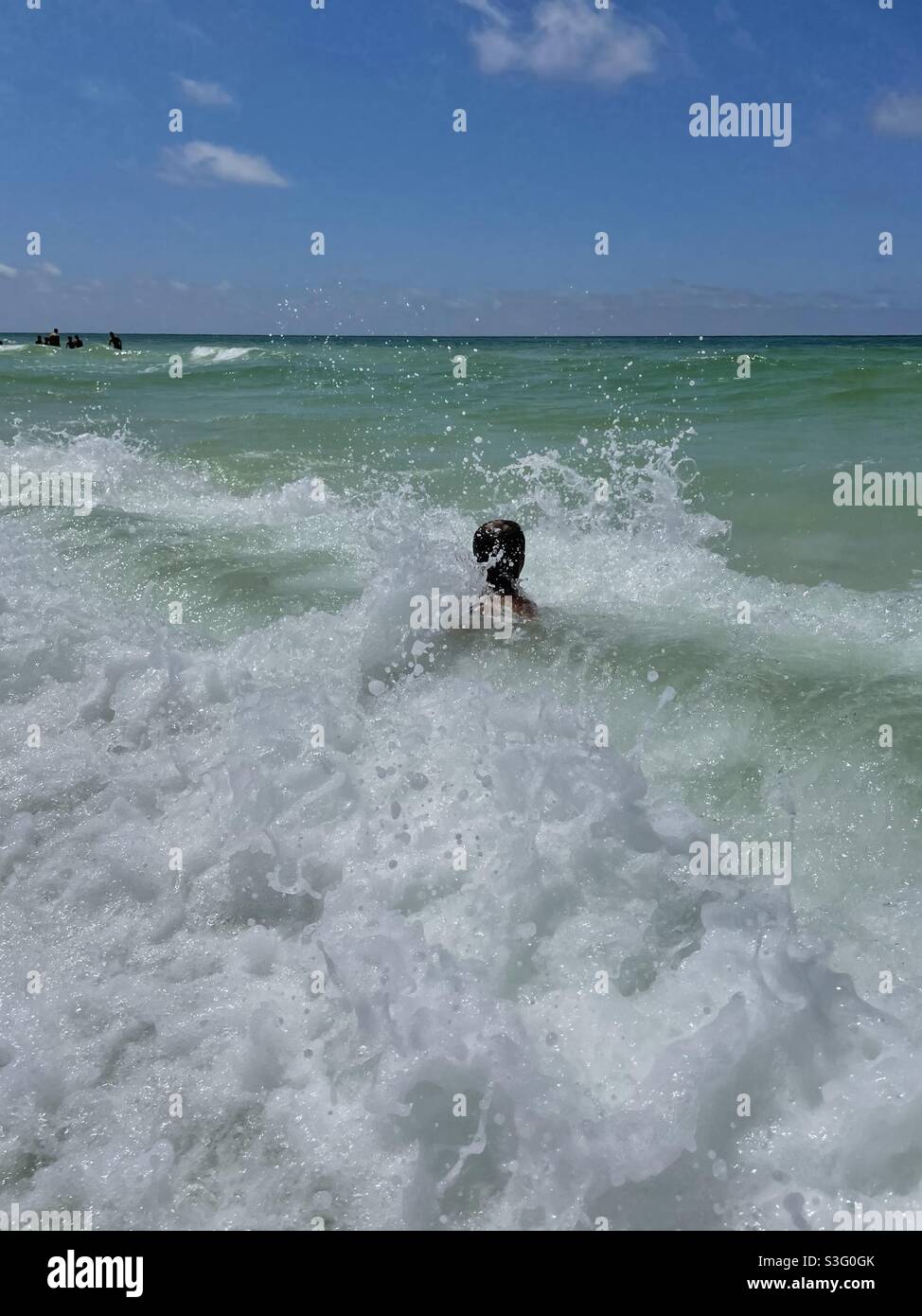 Riding waves hi-res stock photography and images - Alamy