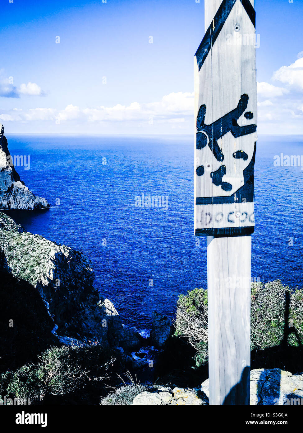 Falling into the sea hi-res stock photography and images - Alamy