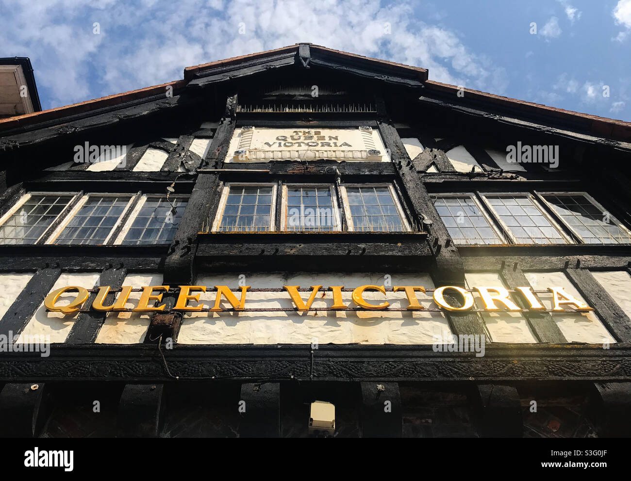 Queen victoria pub hi-res stock photography and images - Alamy