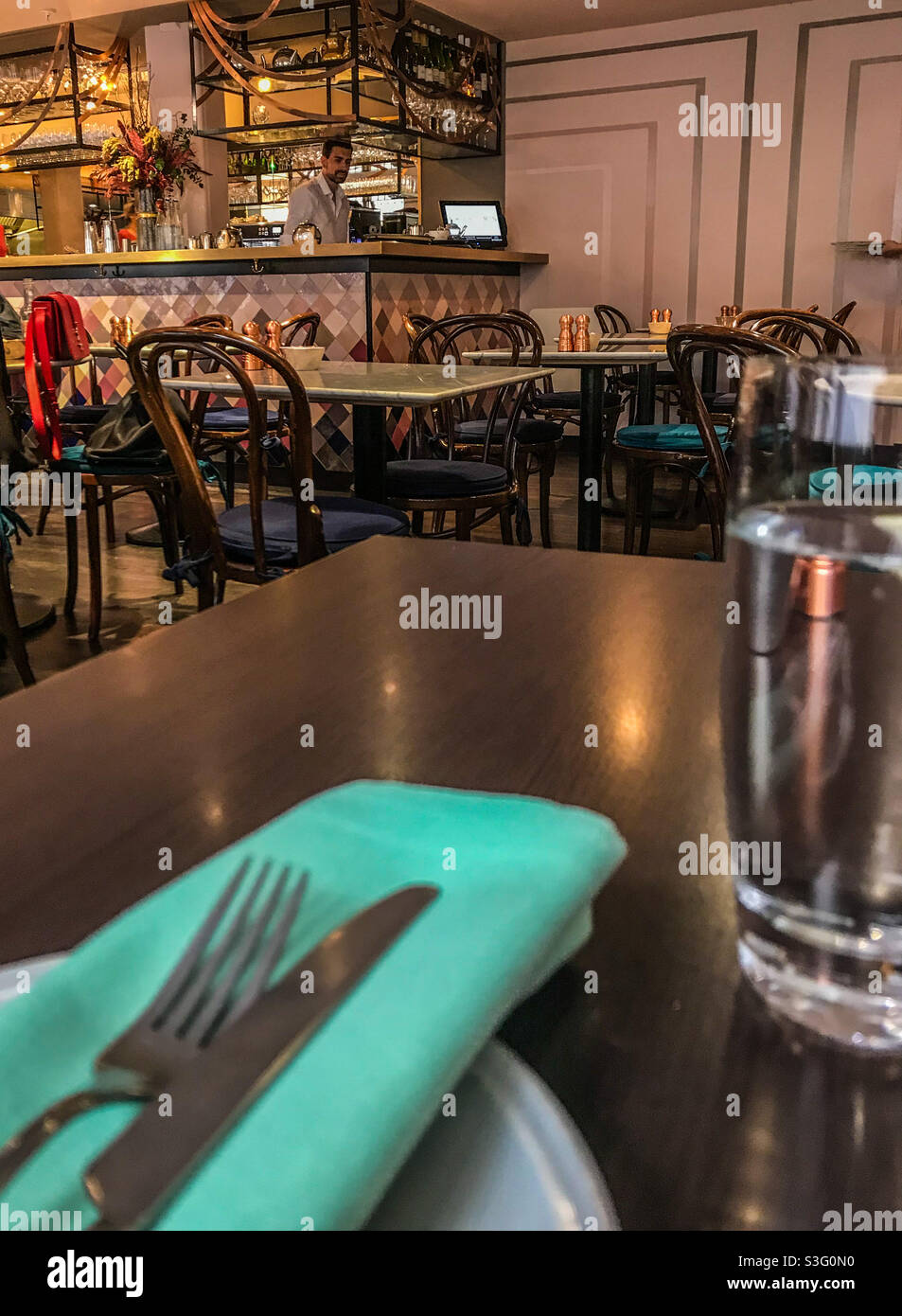 Cafe lunch hi-res stock photography and images - Alamy