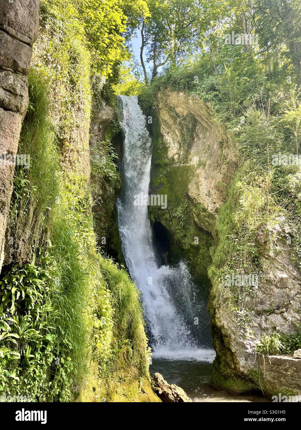 Dyserth waterfall cascade hi-res stock photography and images - Alamy