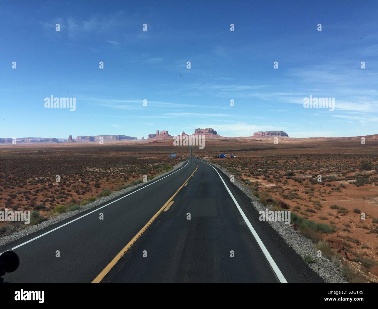 Long and lonely road hi-res stock photography and images - Alamy