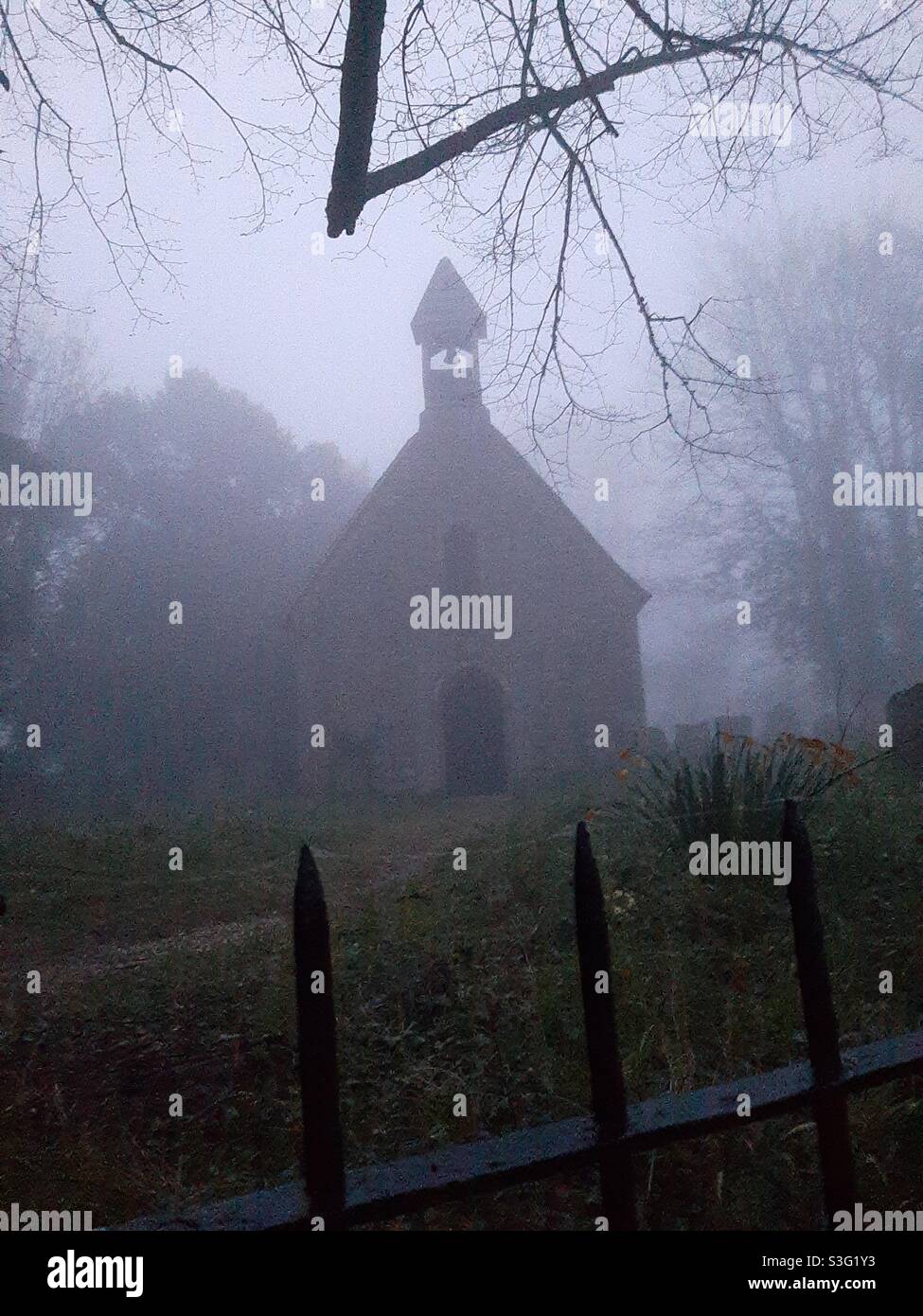 Rural chapel hi-res stock photography and images - Alamy