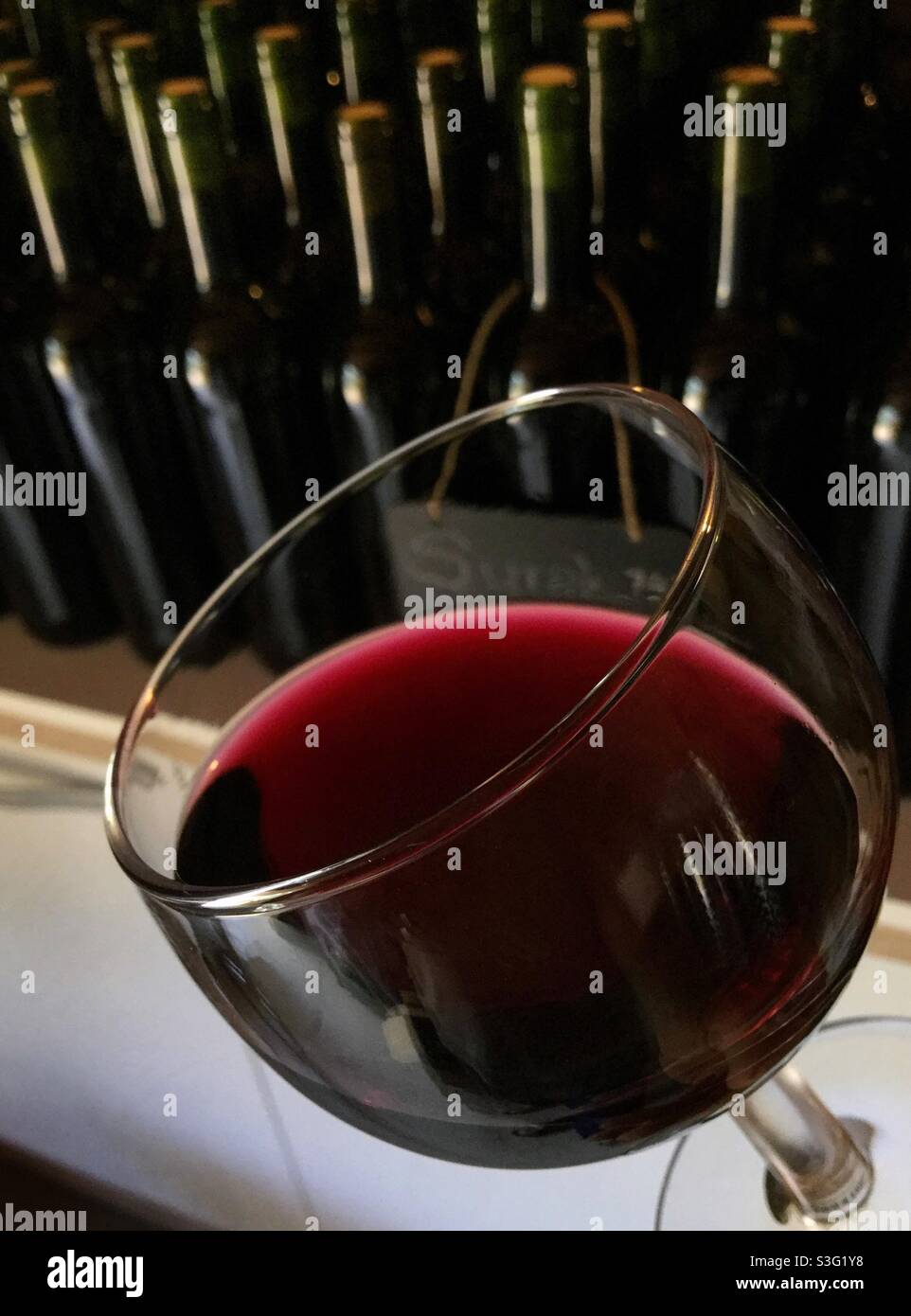 Bottling wines hi-res stock photography and images - Alamy