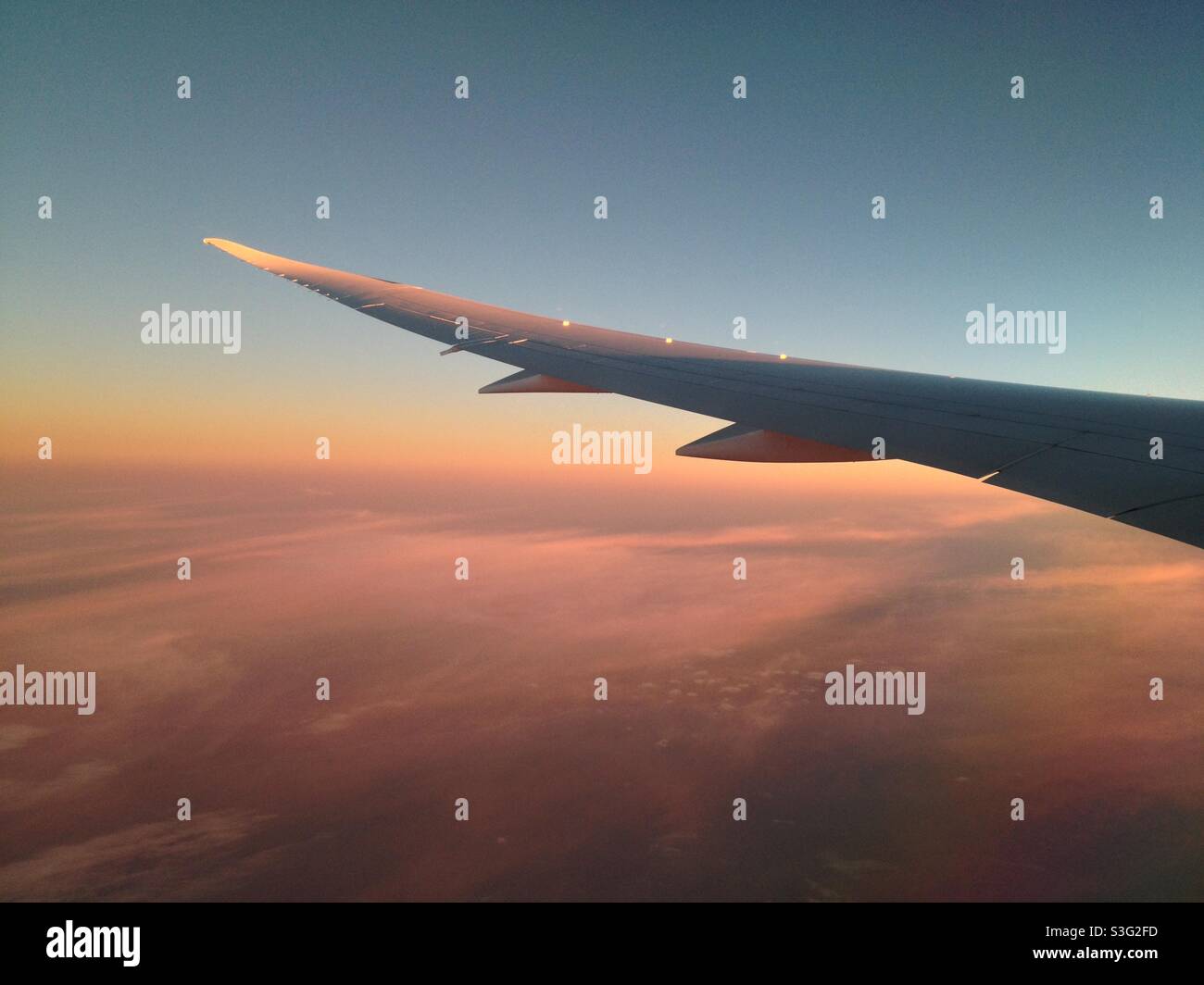 Boeing 787 dreamliner wing hi-res stock photography and images - Alamy