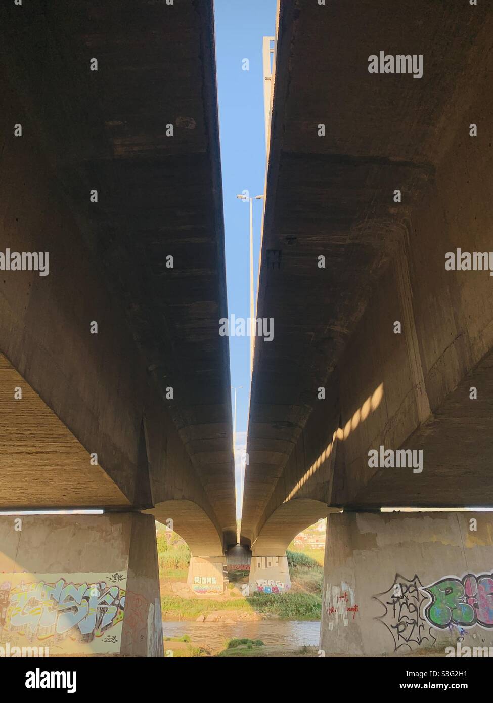 Under bridge perspective hi-res stock photography and images - Alamy