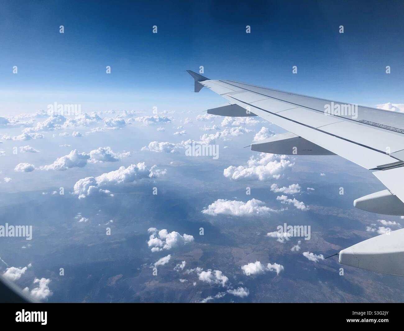 Commercial airplane from above hi-res stock photography and images - Alamy