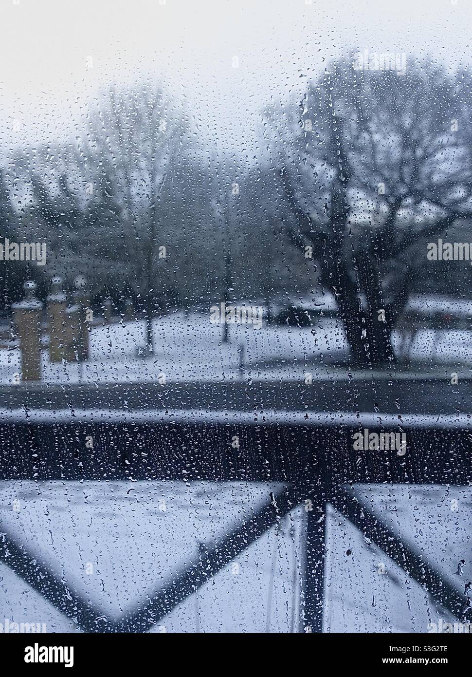 Rain with snow hi-res stock photography and images - Alamy