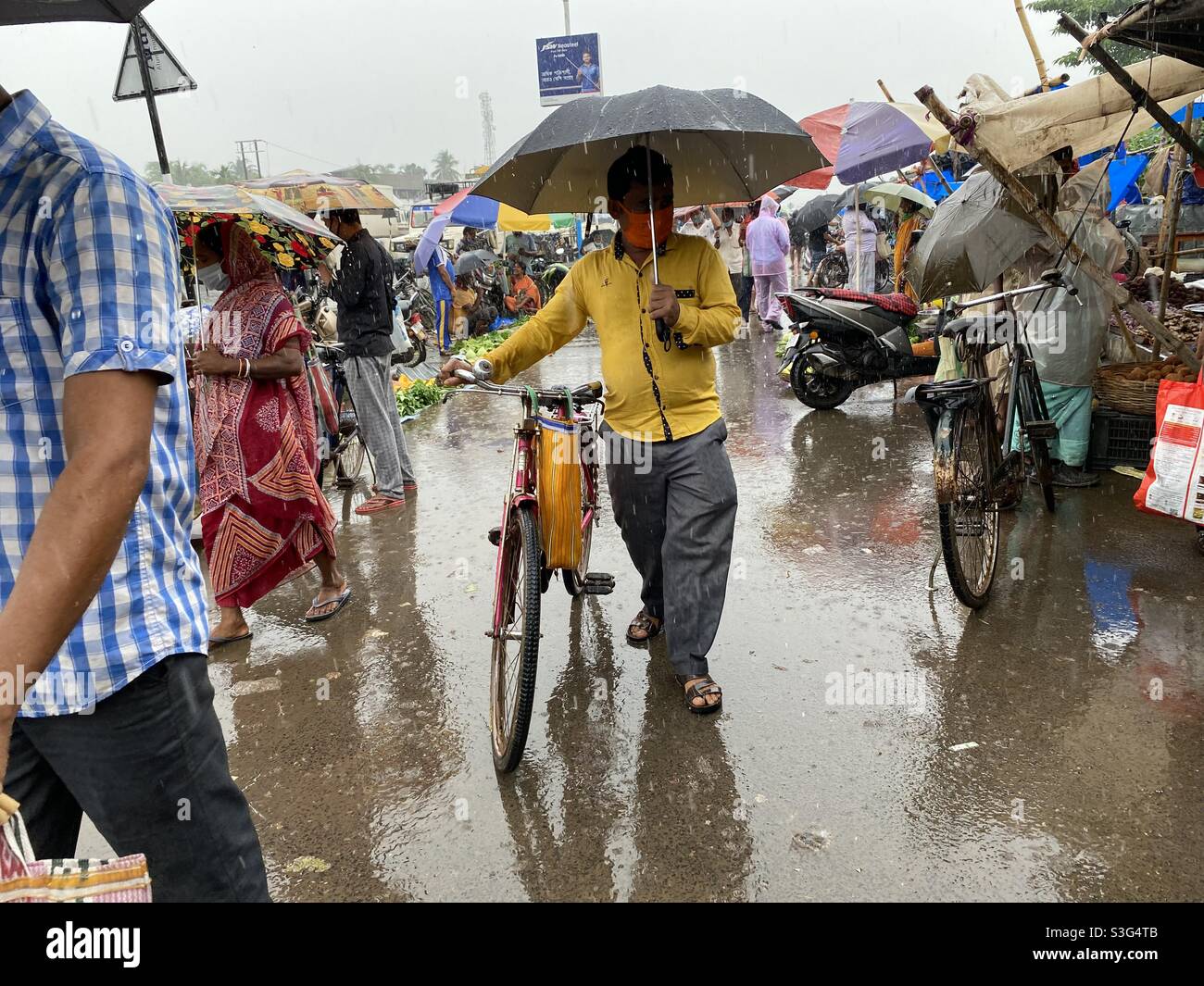 Market view with people walking in cycle Stock Photo - Alamy