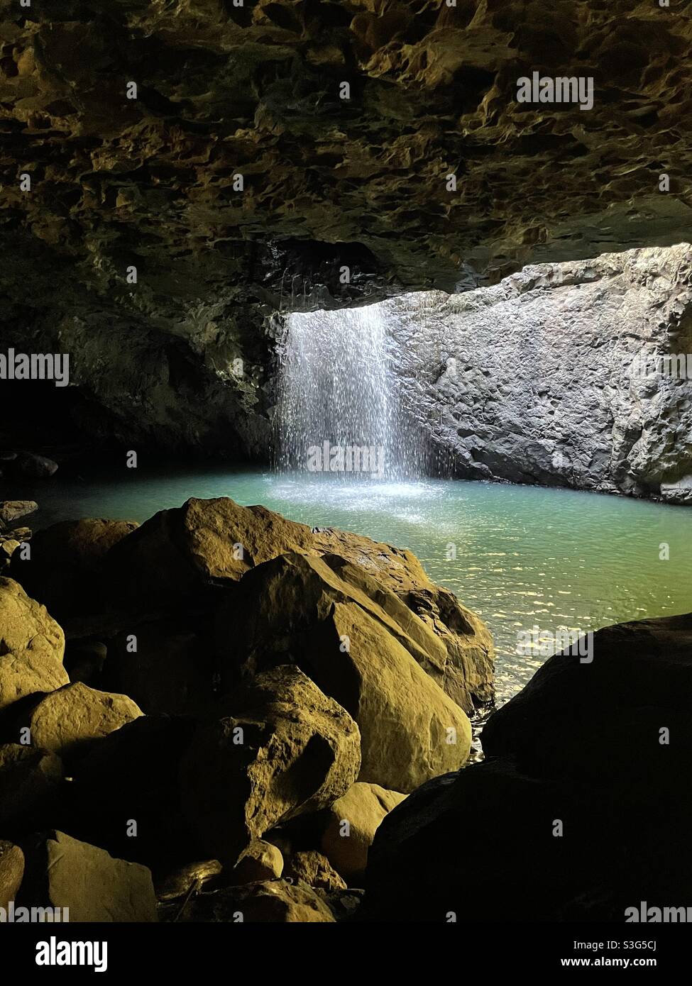 Caves with water hi-res stock photography and images - Alamy