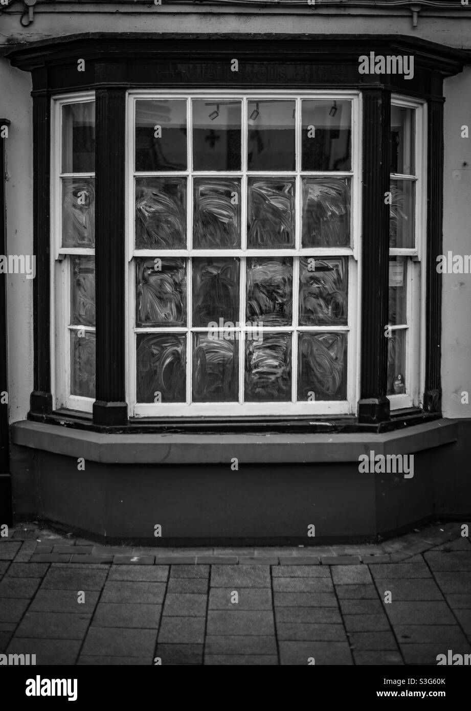 Dark shop front hi-res stock photography and images - Alamy