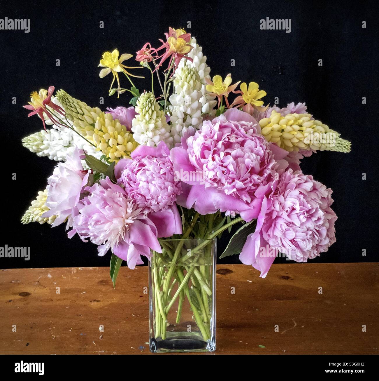 Flower bouquet of peonies, lupins and columbine Stock Photo - Alamy