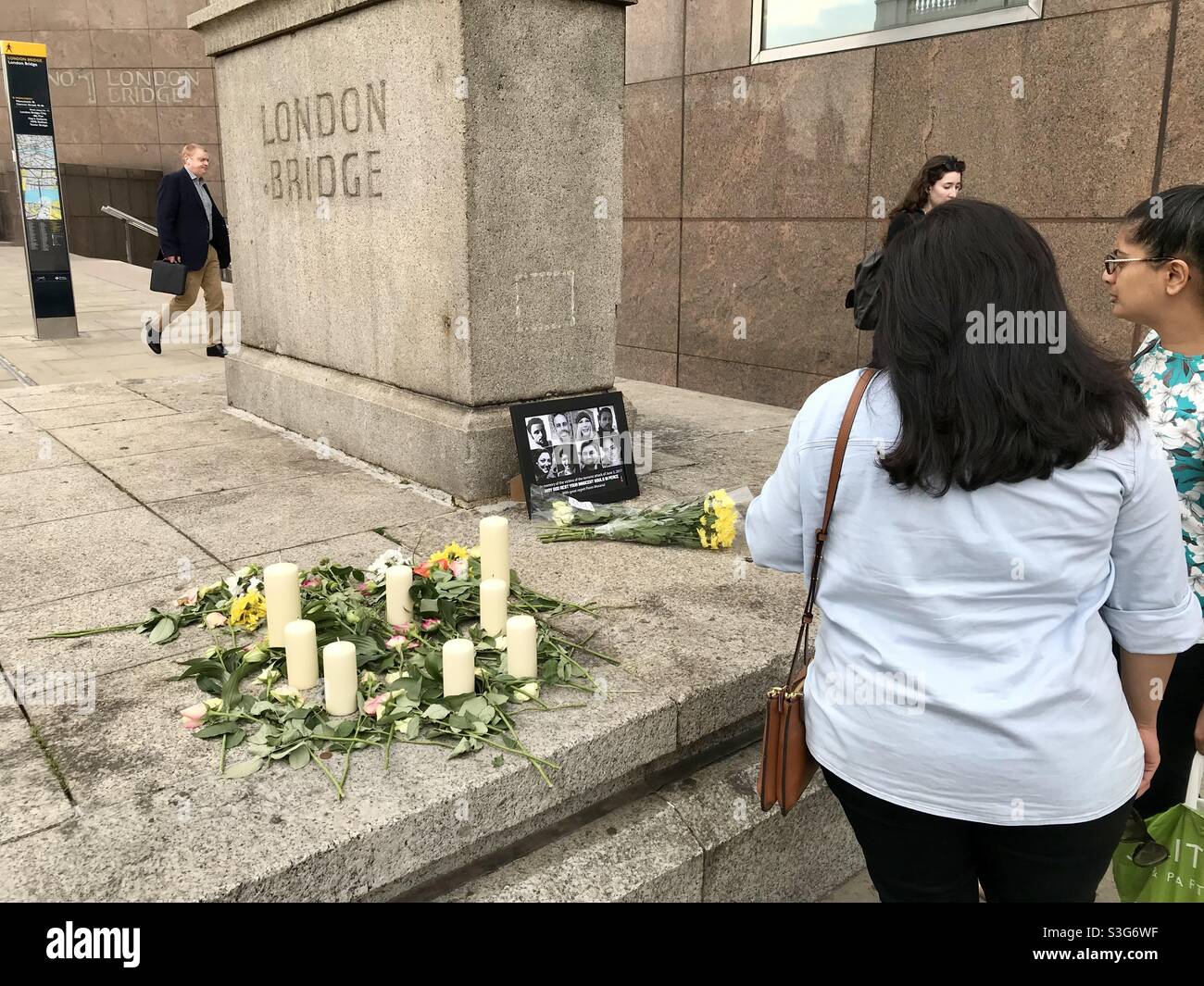 Memorial for the victims smartphone stock photos and images - Alamy