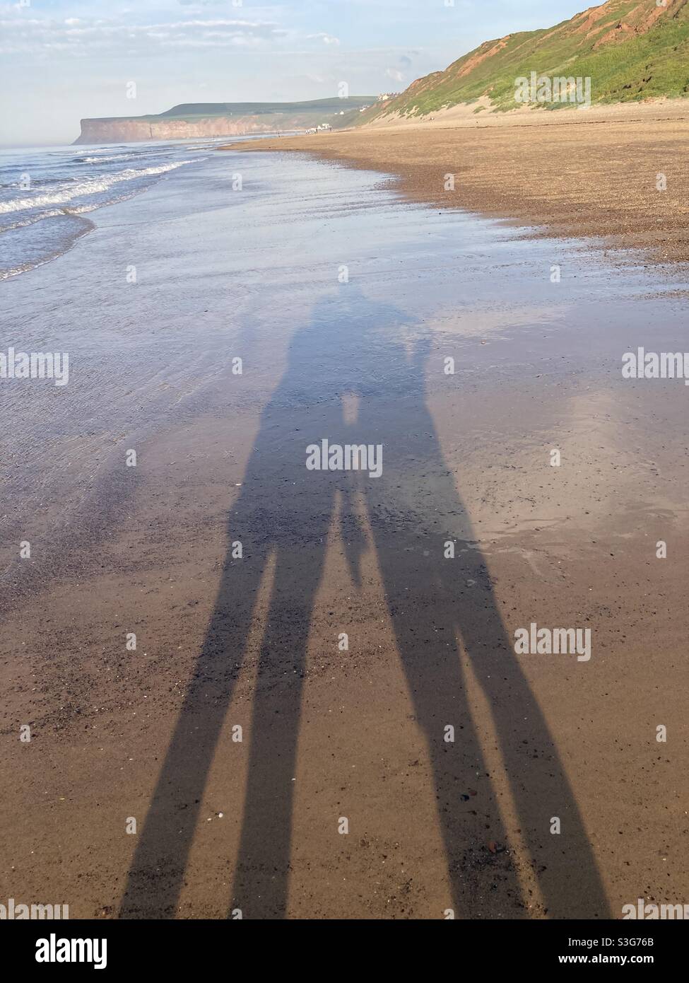 Couple shadows beach hi-res stock photography and images - Alamy