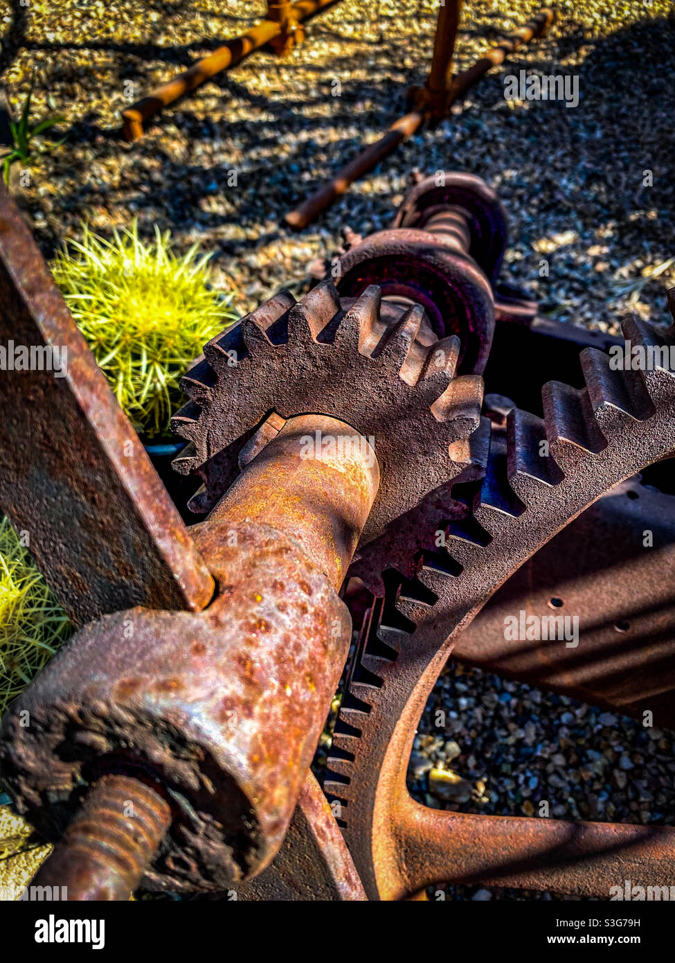 Rusty teeth hi-res stock photography and images - Alamy