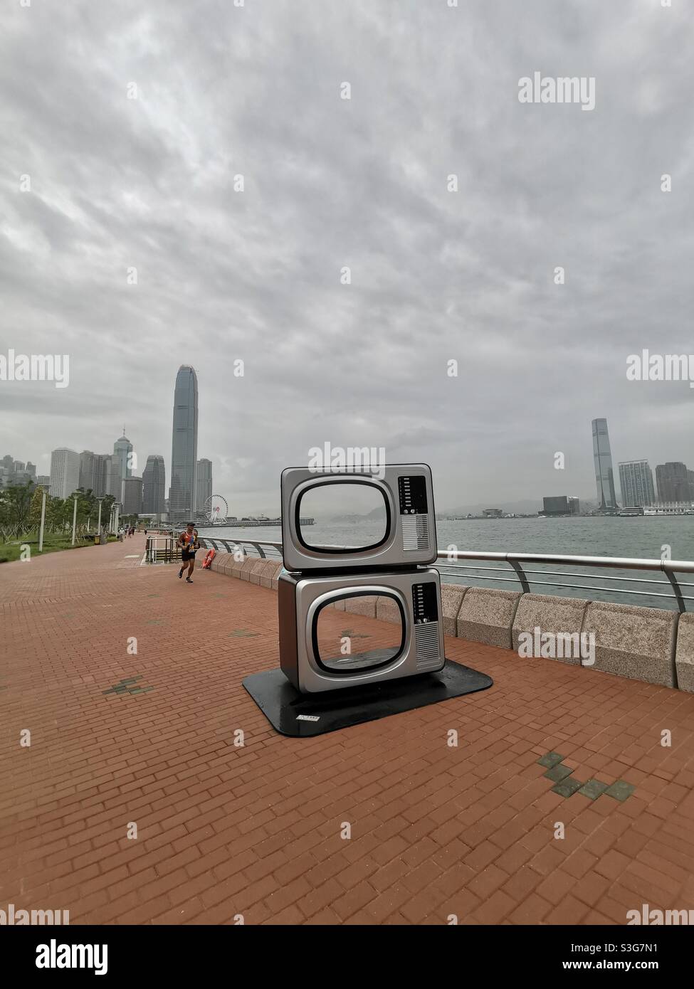 The Victoria Harbour waterfront promenade in Hong Kong Stock Photo - Alamy