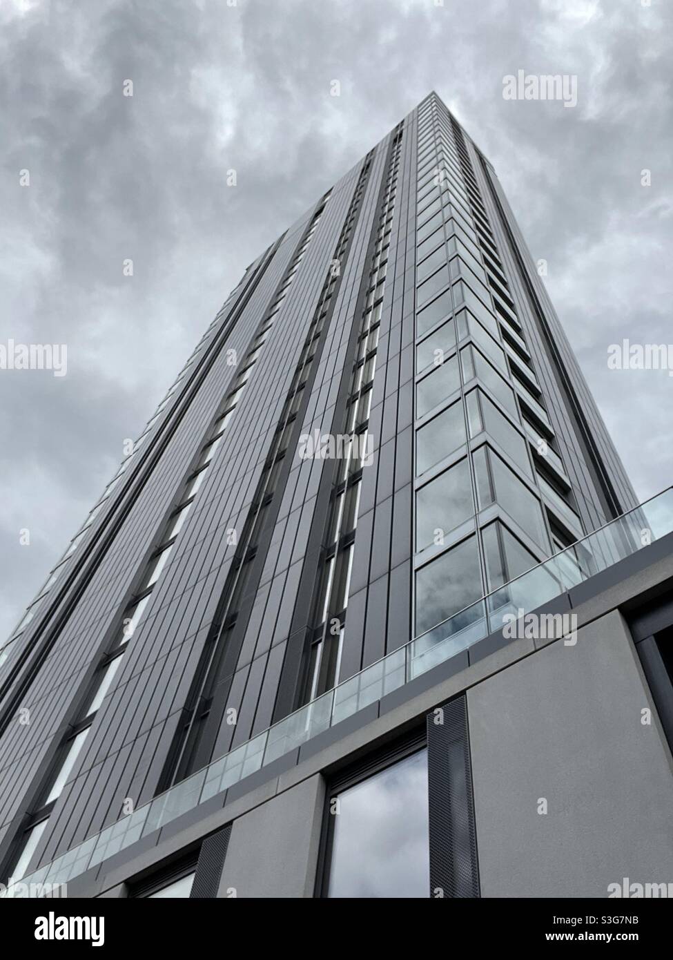 High rise cladding london hi-res stock photography and images - Alamy