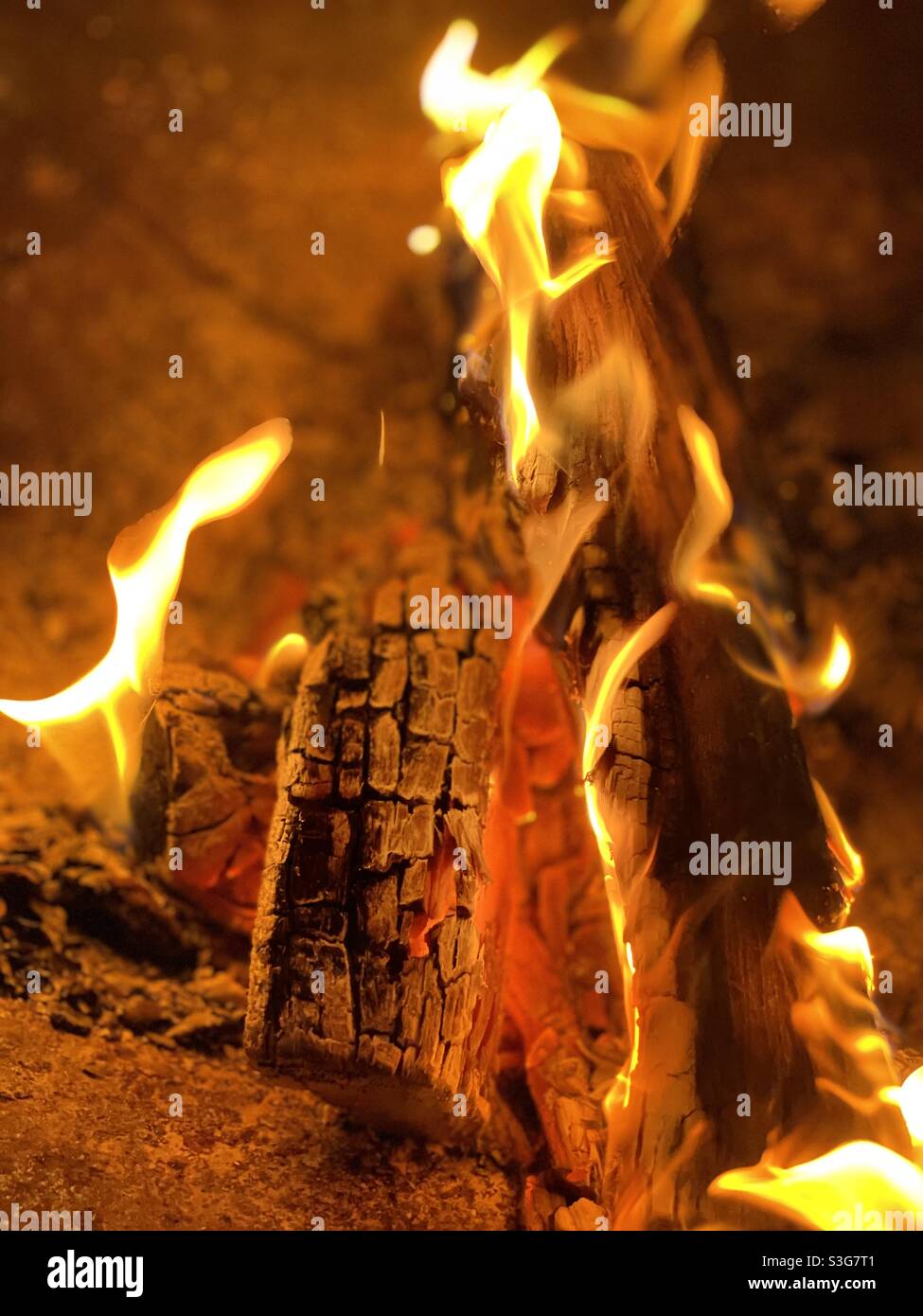 Campfire pit hi-res stock photography and images - Alamy