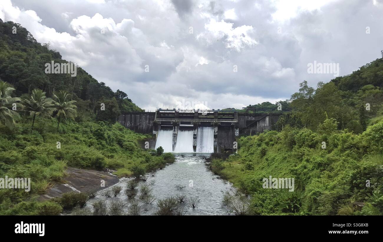 Dam shutter open hi-res stock photography and images - Alamy