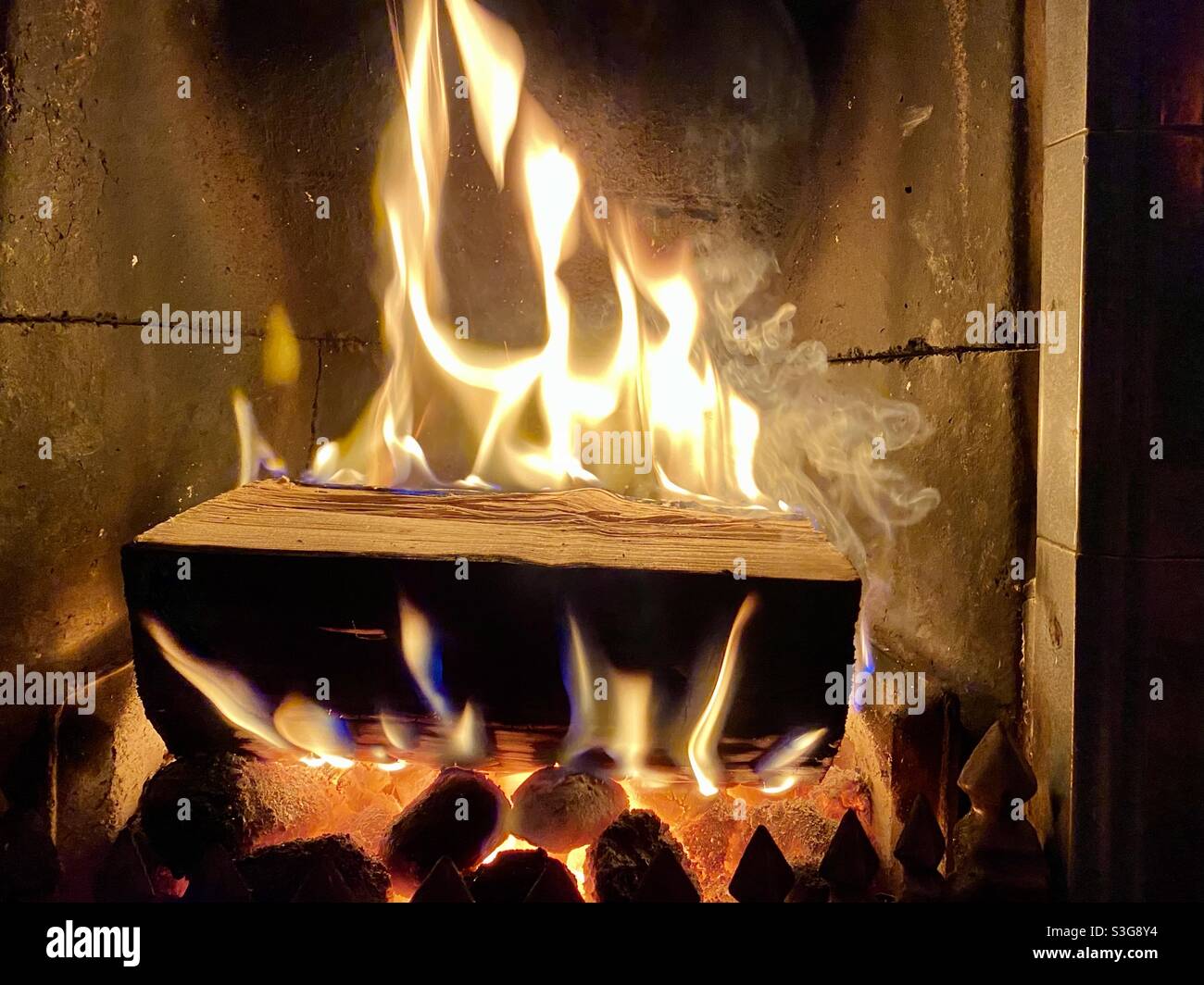 Burning log smoke hi-res stock photography and images - Alamy
