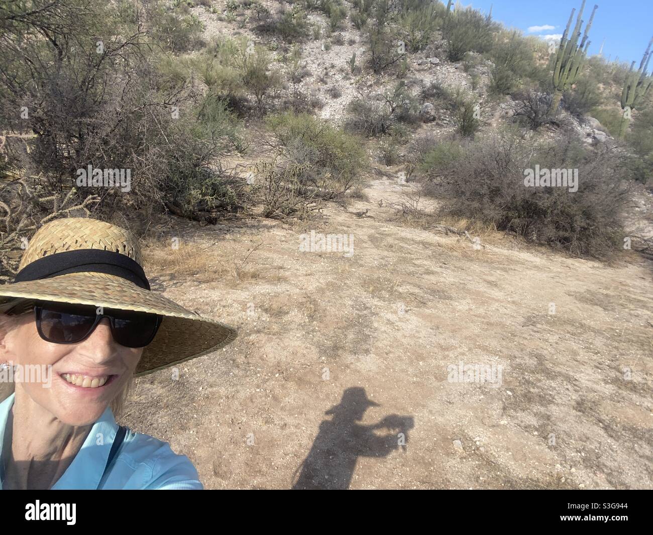Shadow woman hi-res stock photography and images - Alamy