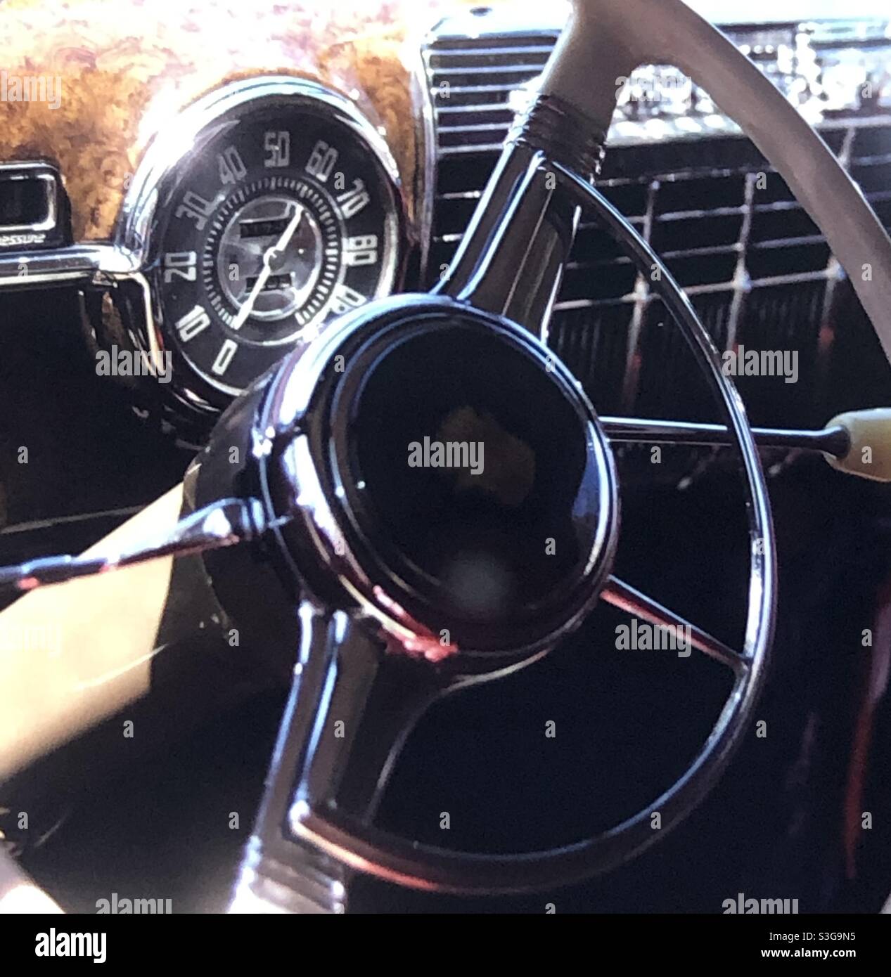 Vintage car steering wheel Stock Photo - Alamy
