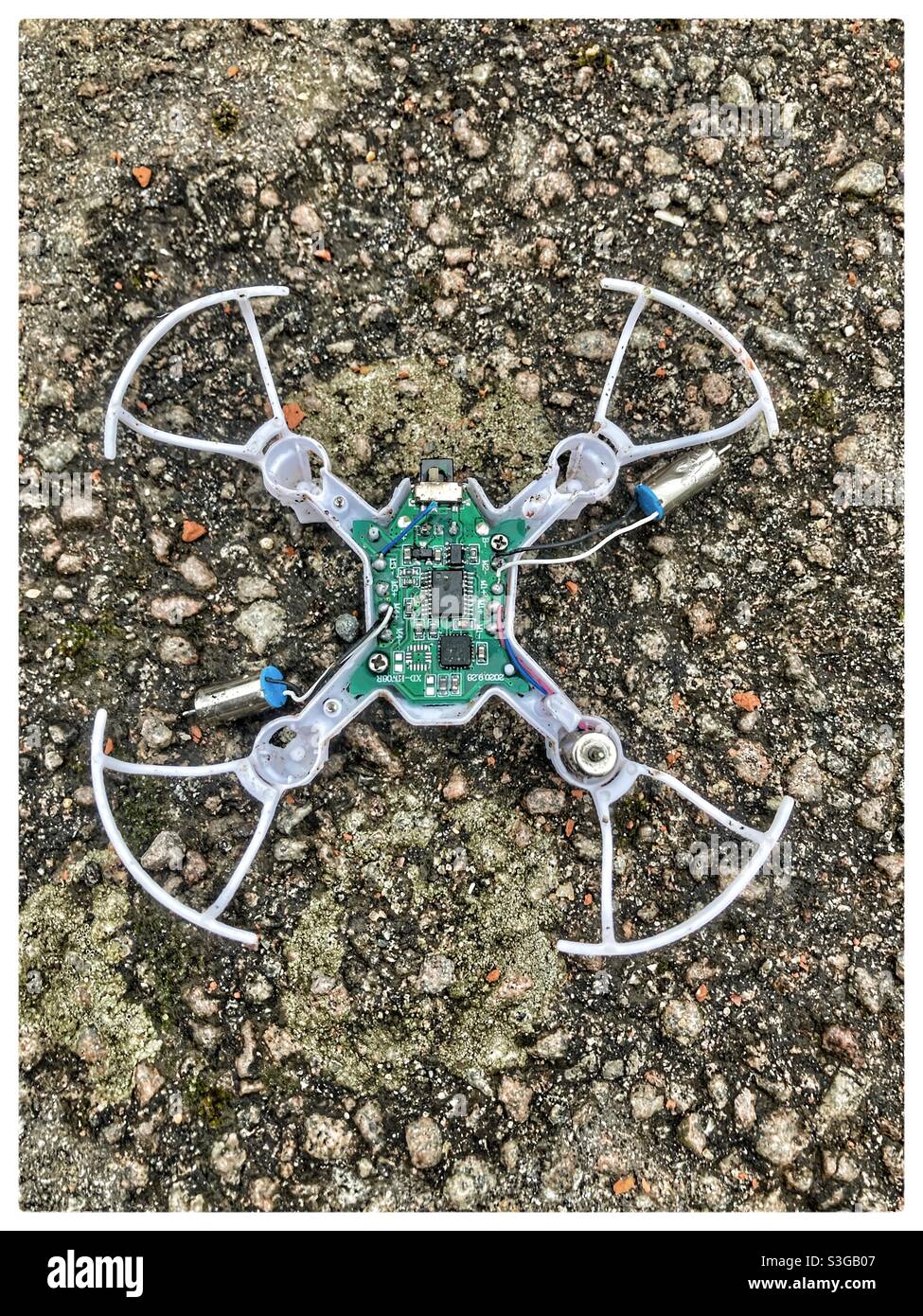 Crashed drone hi-res stock photography and images - Alamy