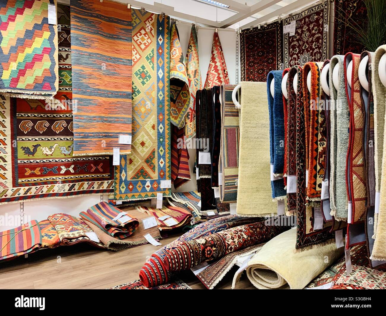 Colorful carpets hi-res stock photography and images - Alamy